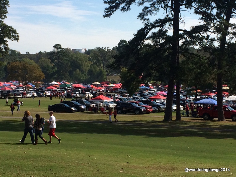Tailgating on a Golf Course – Wandering Dawgs